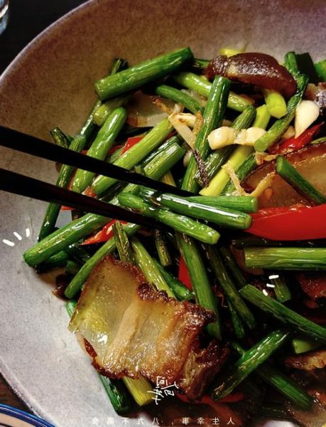 蒜苗炒腊肉怎么做_腊肉先煮还是先蒸-第1张图片-山城妙识