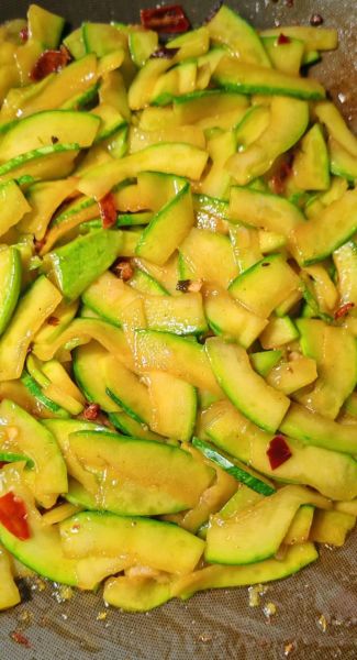 清炒南瓜怎么做_清炒南瓜用不用焯水-第3张图片-山城妙识 清炒南瓜怎么做_清炒南瓜用不用焯水-第3张图片-山城妙识