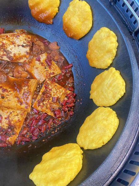 玉米面锅贴饼子怎么做_玉米面锅贴饼子怎么和面-第1张图片-山城妙识 玉米面锅贴饼子怎么做_玉米面锅贴饼子怎么和面-第1张图片-山城妙识