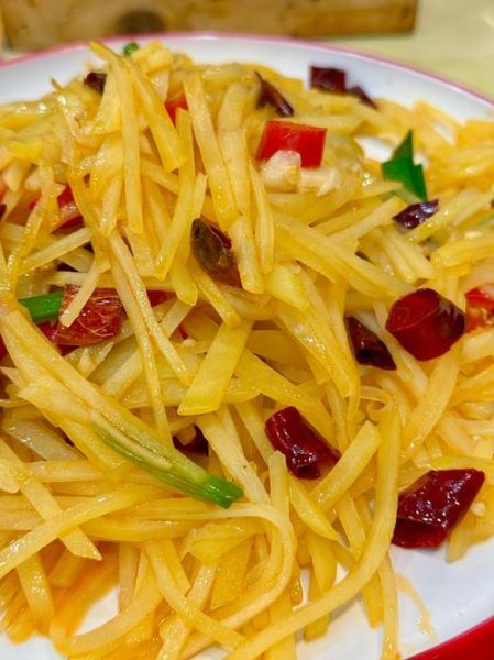 酸辣土豆丝家常做法_土豆丝怎么炒才脆-第2张图片-山城妙识