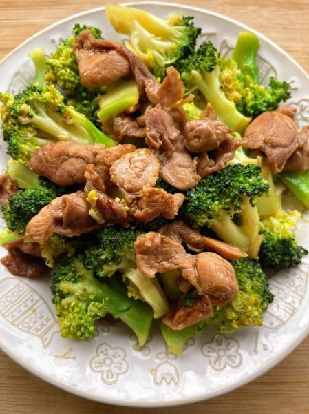 肉炒西兰花怎么炒好吃_西兰花焯水几分钟-第1张图片-山城妙识 肉炒西兰花怎么炒好吃_西兰花焯水几分钟-第1张图片-山城妙识