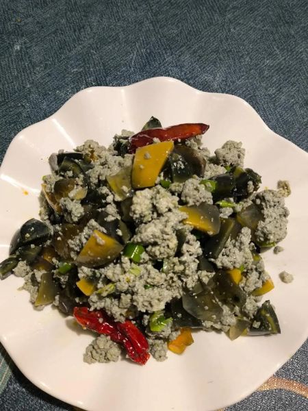 松花蛋豆腐怎么做_松花蛋拌豆腐要不要焯水-第1张图片-山城妙识 松花蛋豆腐怎么做_松花蛋拌豆腐要不要焯水-第1张图片-山城妙识