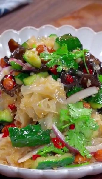 银耳凉拌菜怎么做_银耳凉拌需要焯水吗-第1张图片-山城妙识 银耳凉拌菜怎么做_银耳凉拌需要焯水吗-第1张图片-山城妙识