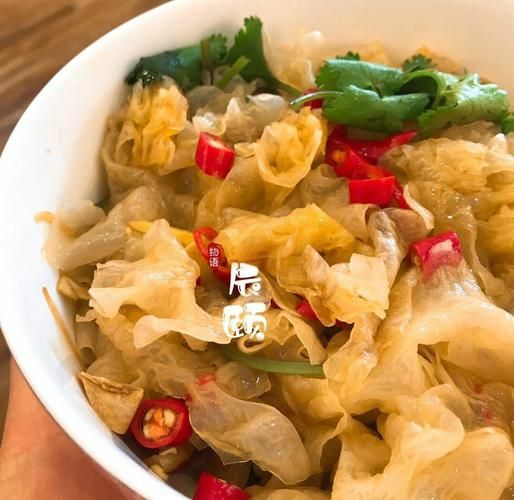 银耳凉拌菜怎么做_银耳凉拌需要焯水吗-第2张图片-山城妙识 银耳凉拌菜怎么做_银耳凉拌需要焯水吗-第2张图片-山城妙识