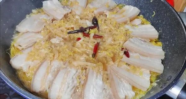 酸菜白肉怎么做好吃_酸菜白肉正宗做法-第2张图片-山城妙识 酸菜白肉怎么做好吃_酸菜白肉正宗做法-第2张图片-山城妙识