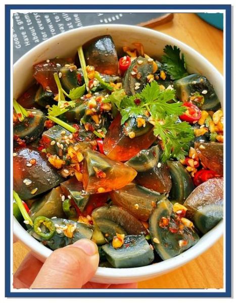 青椒皮蛋怎么做_皮蛋拌青椒的做法-第1张图片-山城妙识 青椒皮蛋怎么做_皮蛋拌青椒的做法-第1张图片-山城妙识