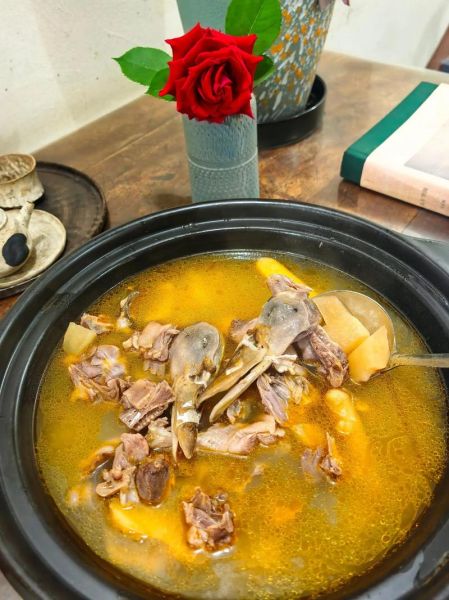 老鸭汤怎么炖好喝又营养_老鸭汤家常做法步骤-第1张图片-山城妙识 老鸭汤怎么炖好喝又营养_老鸭汤家常做法步骤-第1张图片-山城妙识