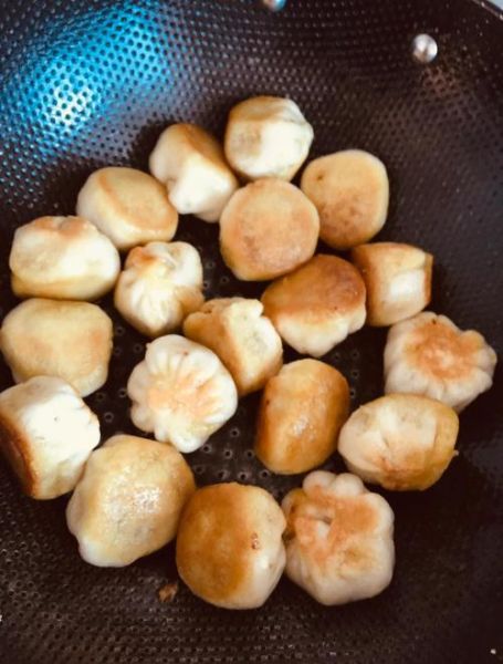生煎包怎么做_生煎包底部金黄酥脆秘诀-第2张图片-山城妙识 生煎包怎么做_生煎包底部金黄酥脆秘诀-第2张图片-山城妙识