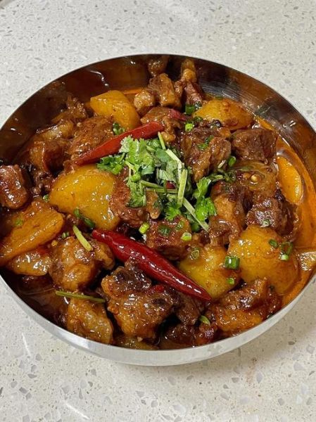 土豆烧牛肉怎么做才软烂入味_土豆烧牛肉的家常做法-第2张图片-山城妙识 土豆烧牛肉怎么做才软烂入味_土豆烧牛肉的家常做法-第2张图片-山城妙识