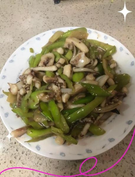 青椒炒鱿鱼怎么炒才嫩_家常做法步骤详解-第2张图片-山城妙识
