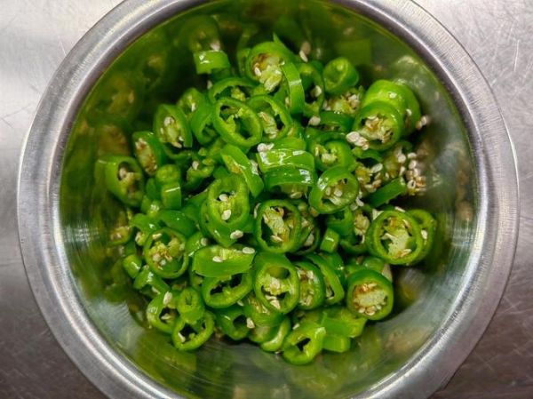 炒辣椒怎么炒才脆_辣椒炒多久不会软-第3张图片-山城妙识 炒辣椒怎么炒才脆_辣椒炒多久不会软-第3张图片-山城妙识