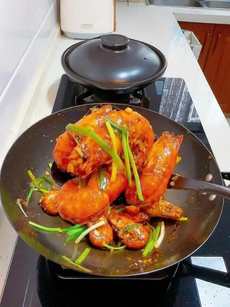 罗氏沼虾怎么做好吃_罗氏沼虾清蒸还是油焖-第1张图片-山城妙识 罗氏沼虾怎么做好吃_罗氏沼虾清蒸还是油焖-第1张图片-山城妙识