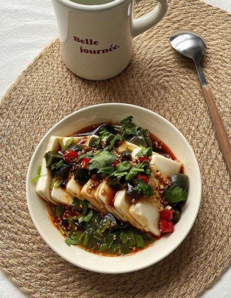 皮蛋拌豆腐的家常做法_皮蛋拌豆腐怎么做好吃-第1张图片-山城妙识