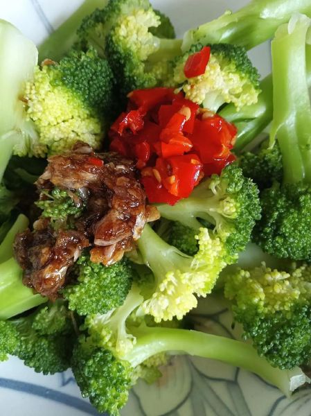 西兰花凉拌怎么做_西兰花凉拌需要焯水吗-第3张图片-山城妙识