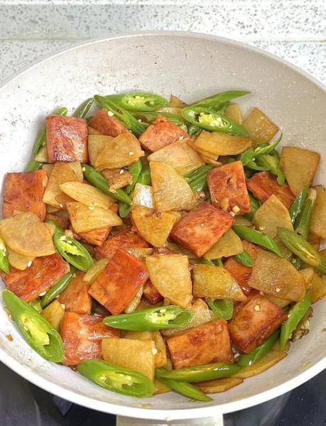 家常土豆片炒肉怎么做_土豆片炒肉先炒肉还是先炒土豆-第1张图片-山城妙识 家常土豆片炒肉怎么做_土豆片炒肉先炒肉还是先炒土豆-第1张图片-山城妙识