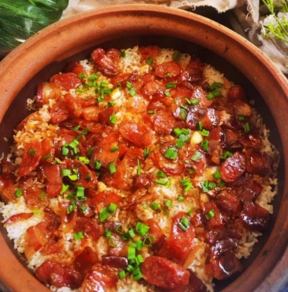 香肠煲仔饭怎么做_正宗广式锅巴技巧-第1张图片-山城妙识