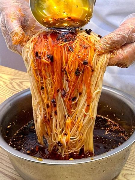 拌冷面怎么做_拌冷面酱汁怎么调-第3张图片-山城妙识 拌冷面怎么做_拌冷面酱汁怎么调-第3张图片-山城妙识