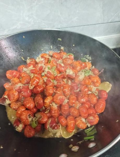 红烧小龙虾怎么做_家常红烧小龙虾步骤-第1张图片-山城妙识 红烧小龙虾怎么做_家常红烧小龙虾步骤-第1张图片-山城妙识