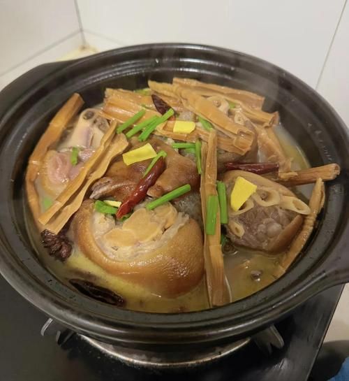 笋干猪蹄怎么做_笋干猪蹄高压锅做法-第1张图片-山城妙识 笋干猪蹄怎么做_笋干猪蹄高压锅做法-第1张图片-山城妙识