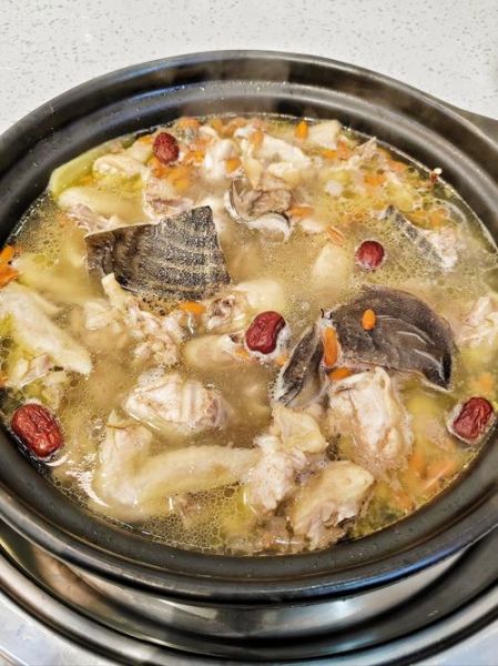 鸡和鱼一起炖的做法_鸡鱼同炖会不会腥-第1张图片-山城妙识 鸡和鱼一起炖的做法_鸡鱼同炖会不会腥-第1张图片-山城妙识