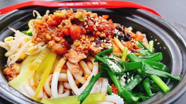 凉拌米线怎么做_凉拌米线用什么调料-第3张图片-山城妙识 凉拌米线怎么做_凉拌米线用什么调料-第3张图片-山城妙识