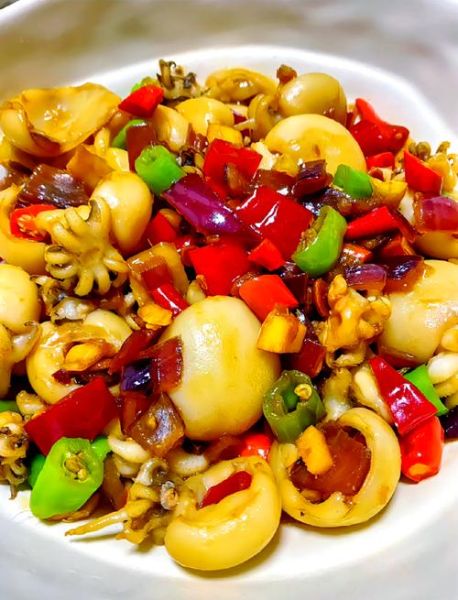 炒墨鱼的家常做法_墨鱼怎么炒才嫩-第1张图片-山城妙识