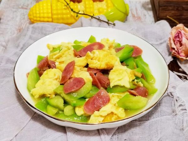 丝瓜炒火腿肠怎么炒好吃_丝瓜炒火腿肠的家常做法-第1张图片-山城妙识 丝瓜炒火腿肠怎么炒好吃_丝瓜炒火腿肠的家常做法-第1张图片-山城妙识