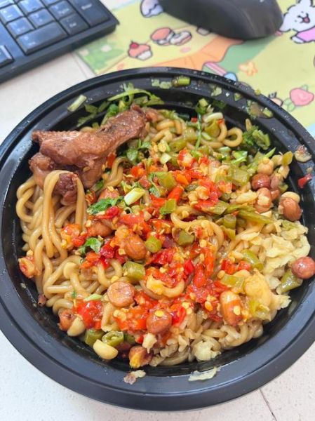 鸡肉拌米粉怎么做_鸡肉米粉酱汁怎么调-第1张图片-山城妙识 鸡肉拌米粉怎么做_鸡肉米粉酱汁怎么调-第1张图片-山城妙识