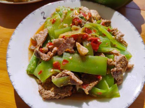 青笋炒肉怎么做_青笋炒肉的家常做法-第3张图片-山城妙识 青笋炒肉怎么做_青笋炒肉的家常做法-第3张图片-山城妙识