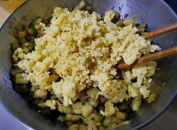 茄子素馅饺子怎么做_茄子素馅饺子做法窍门-第2张图片-山城妙识 茄子素馅饺子怎么做_茄子素馅饺子做法窍门-第2张图片-山城妙识