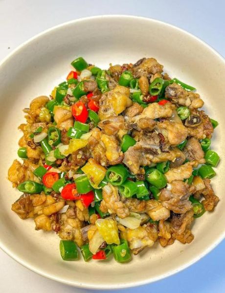 尖椒鸡块怎么炒才嫩_尖椒鸡块家常做法-第1张图片-山城妙识