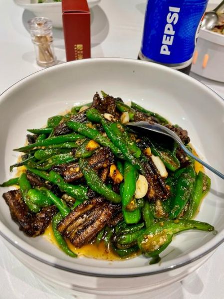 青椒焖蛇怎么做_青椒焖蛇的家常做法-第1张图片-山城妙识