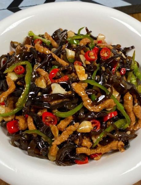 木耳红烧肉怎么做_木耳红烧肉的做法窍门-第1张图片-山城妙识