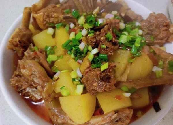 鸭子炖土豆怎么做好吃_鸭子炖土豆的家常做法-第3张图片-山城妙识