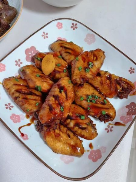 可乐鸡翅鸡翅要先煮吗_焯水还是不焯水-第1张图片-山城妙识 可乐鸡翅鸡翅要先煮吗_焯水还是不焯水-第1张图片-山城妙识