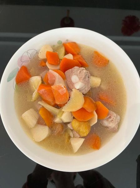 煲排骨什么时候放山药_山药炖排骨最佳时间-第1张图片-山城妙识 煲排骨什么时候放山药_山药炖排骨最佳时间-第1张图片-山城妙识