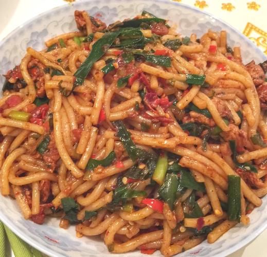 炒米线怎么炒不粘锅_家常炒米线做法视频-第1张图片-山城妙识