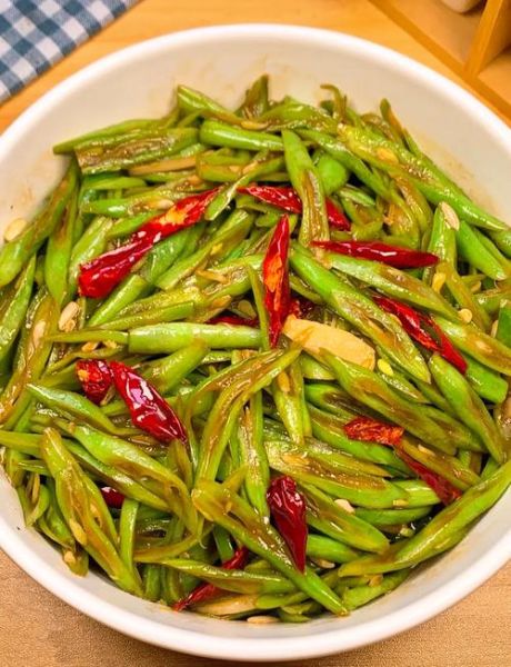 爆炒四季豆怎么做_四季豆焯水几分钟才脆绿-第1张图片-山城妙识 爆炒四季豆怎么做_四季豆焯水几分钟才脆绿-第1张图片-山城妙识