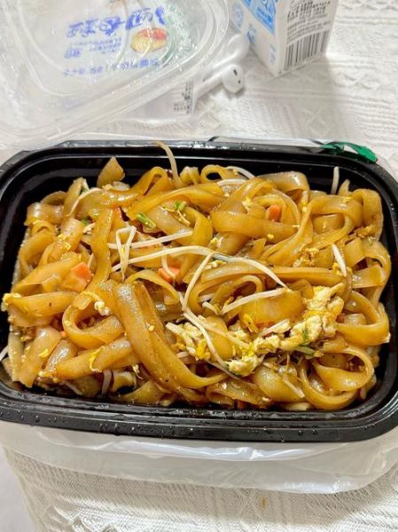 鸡蛋炒河粉怎么做_鸡蛋炒河粉需要哪些配料-第1张图片-山城妙识