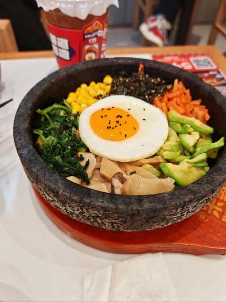 石锅拌饭怎么吃_第一次吃石锅拌饭要注意什么-第2张图片-山城妙识 石锅拌饭怎么吃_第一次吃石锅拌饭要注意什么-第2张图片-山城妙识