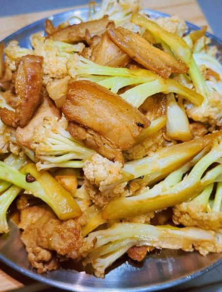 菜花炒肉怎么做_菜花炒肉先炒肉还是先炒菜花-第1张图片-山城妙识 菜花炒肉怎么做_菜花炒肉先炒肉还是先炒菜花-第1张图片-山城妙识