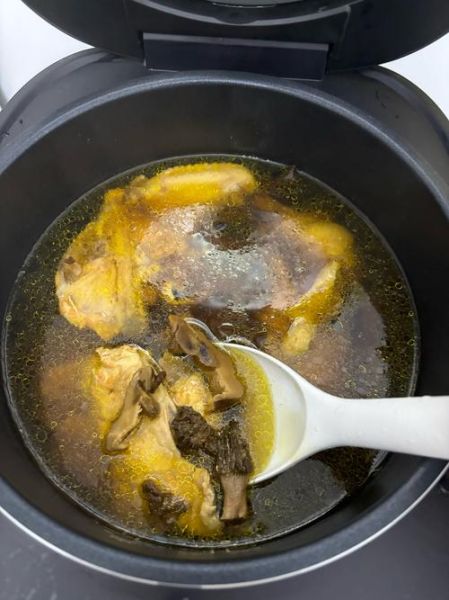 鸡汤怎么熬制才能好吃_熬鸡汤的正确方法-第1张图片-山城妙识 鸡汤怎么熬制才能好吃_熬鸡汤的正确方法-第1张图片-山城妙识