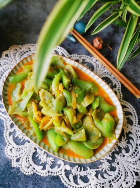 怎么炒丝瓜好吃又简单_丝瓜怎么炒不发黑-第1张图片-山城妙识