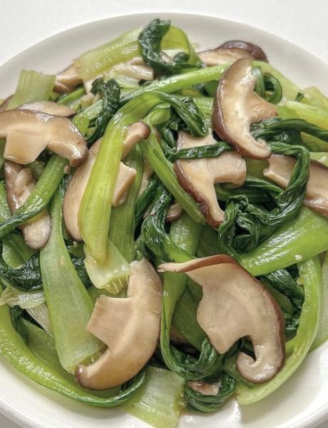 香菇炒青菜怎么炒才好吃_香菇炒青菜要不要焯水-第1张图片-山城妙识 香菇炒青菜怎么炒才好吃_香菇炒青菜要不要焯水-第1张图片-山城妙识