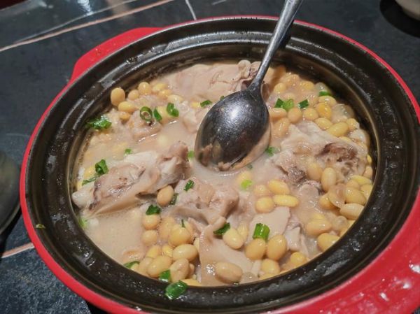 黄豆猪脚汤怎么做好喝_黄豆猪脚汤的家常做法-第1张图片-山城妙识 黄豆猪脚汤怎么做好喝_黄豆猪脚汤的家常做法-第1张图片-山城妙识