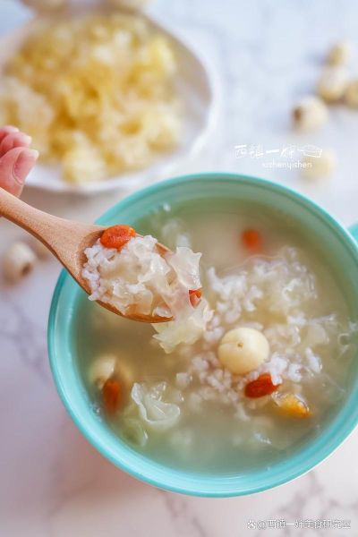 银耳莲子羹怎么熬_银耳莲子羹要熬多久-第1张图片-山城妙识 银耳莲子羹怎么熬_银耳莲子羹要熬多久-第1张图片-山城妙识