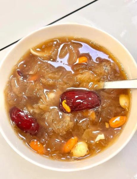 银耳莲子羹怎么熬_银耳莲子羹要熬多久-第3张图片-山城妙识 银耳莲子羹怎么熬_银耳莲子羹要熬多久-第3张图片-山城妙识