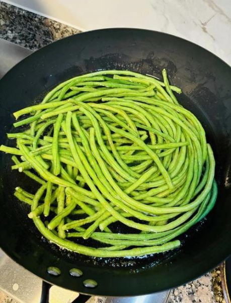 长豆角包饺子馅怎么做_豆角饺子馅要不要焯水-第3张图片-山城妙识 长豆角包饺子馅怎么做_豆角饺子馅要不要焯水-第3张图片-山城妙识