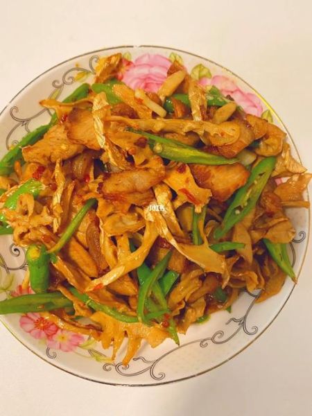 笋干炒肉片怎么做_笋干炒肉片要焯水吗-第1张图片-山城妙识 笋干炒肉片怎么做_笋干炒肉片要焯水吗-第1张图片-山城妙识