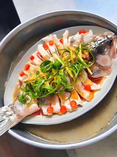 鲈鱼清蒸还是红烧_哪种做法更鲜嫩-第1张图片-山城妙识 鲈鱼清蒸还是红烧_哪种做法更鲜嫩-第1张图片-山城妙识